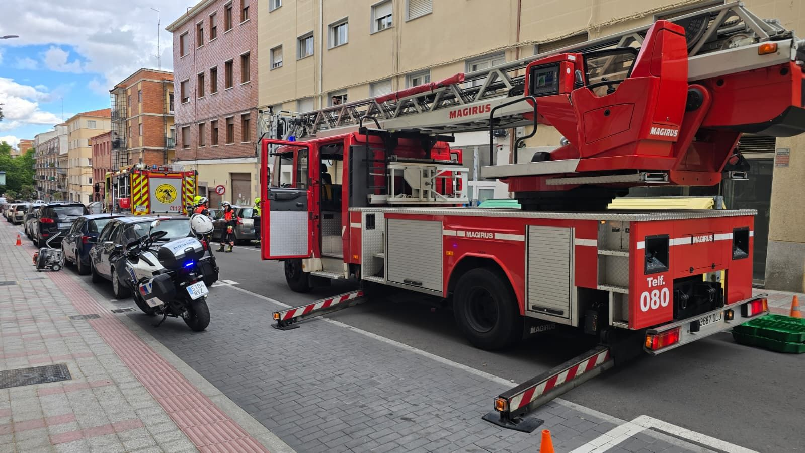 Un incendio en un cuadro eléctrico moviliza a los bomberos en la calle ...
