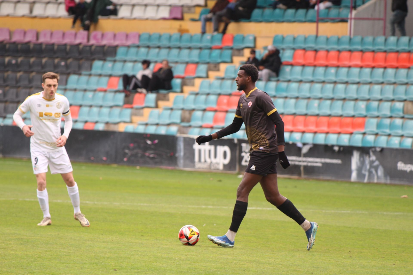 Fassani allana la victoria del Salamanca CF UDS y el Santa Marta logra ...