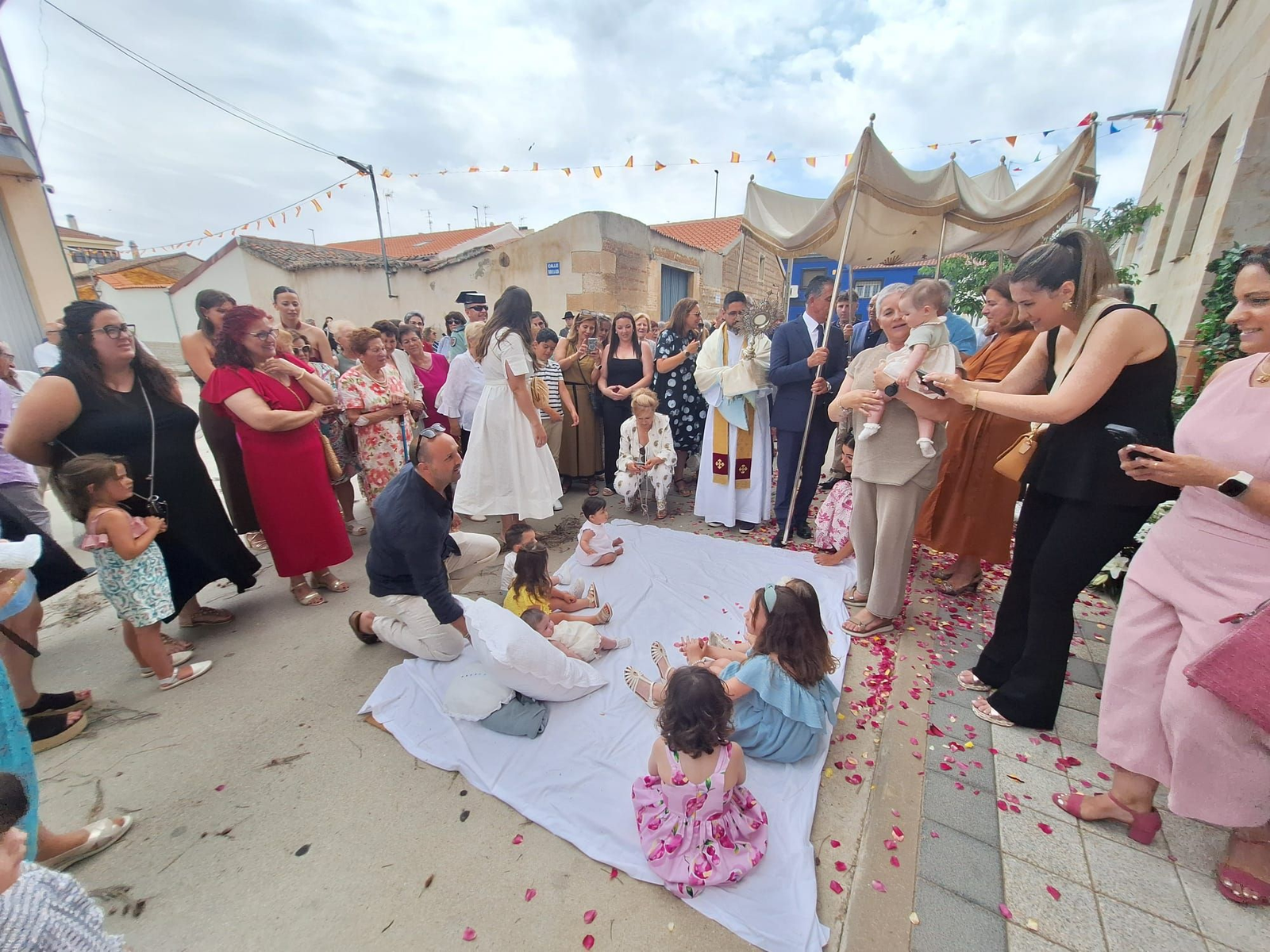 Bendición de bebés, procesión y paella, Calvarrasa de Abajo disfruta de ...